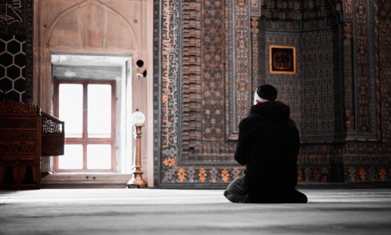 Understanding "Allah y Barek": A Common Expression of Muslim Gratitude